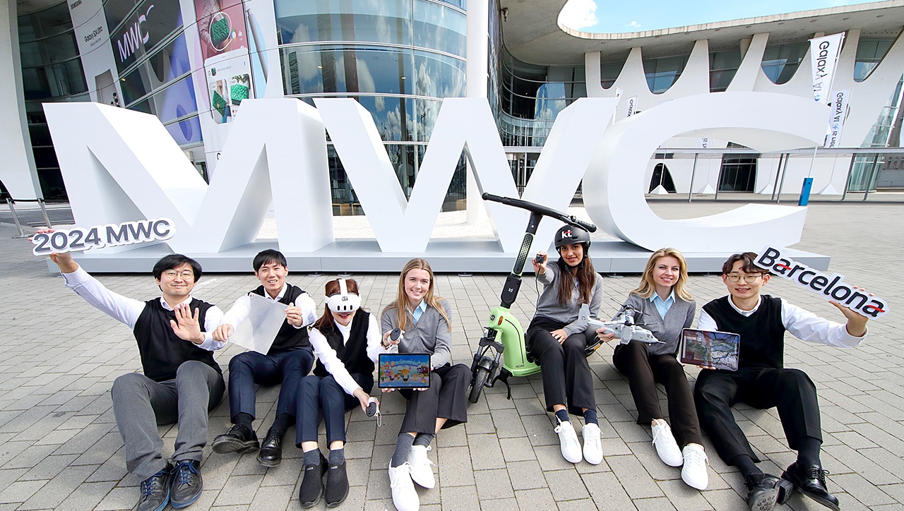 KT, MWC2024서 '초거대 AI'-차세대 네트워크 기술 공개