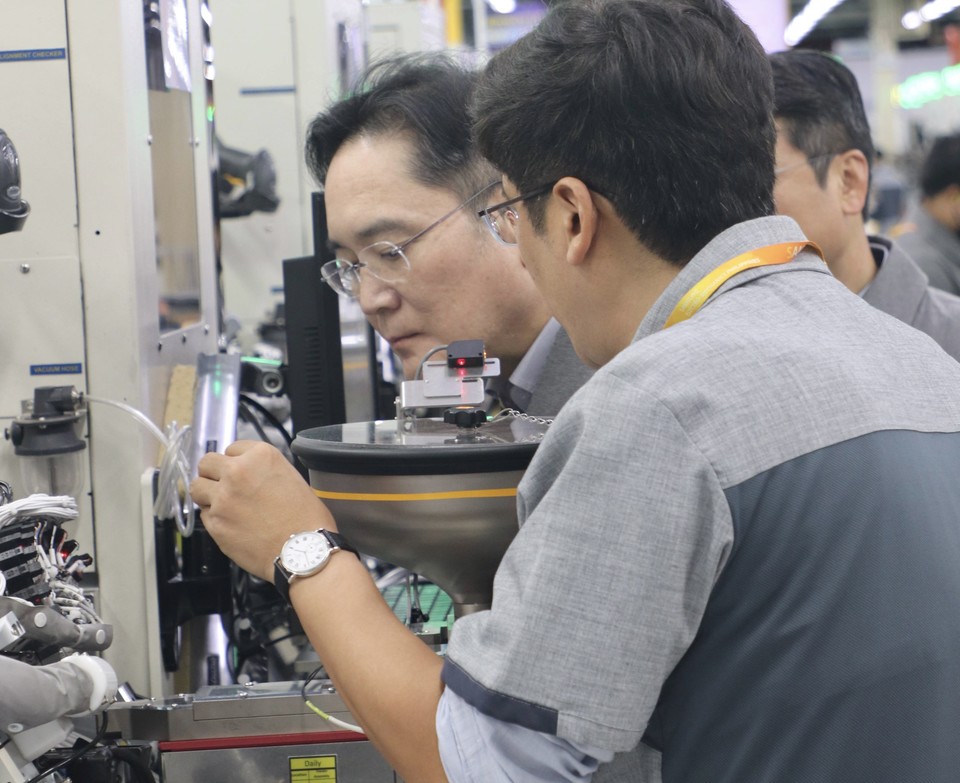 이재용 회장 “AI-로봇-전기차 시장 확대 기회 선점해야”